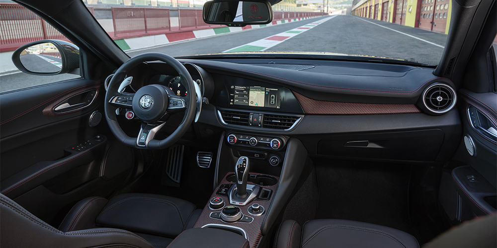 Giulia Quadrifoglio Super Sport: Interior y Exterior | Alfa Romeo ES